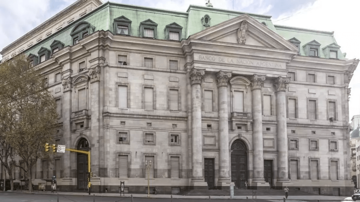 El Gobierno habilitó al Banco Nación para blanquear ya los “dólares del ...